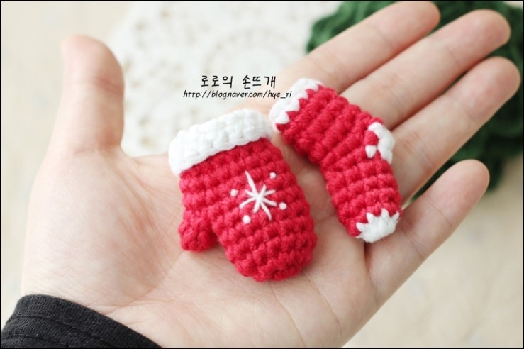 로로의손뜨개인형 손뜨개크리스마스트리와크리스마스소품들 산타클로스장갑산타클로스모자선물양말 크리스마스산타할아버지소품