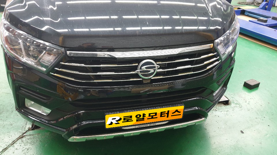 대구자동차튜닝 대구시트개조 코란도 투리스모 9인승 → 7인승으로 시트 개조 리클라이닝 전체바닥 모노륨 작업 로얄